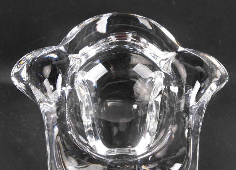 Solid Crystal Ashtray in the Shape of a Flower For Sale at 1stDibs