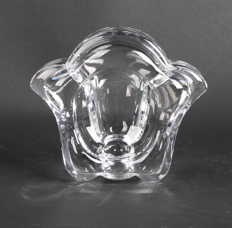 Solid Crystal Ashtray in the Shape of a Flower For Sale at 1stDibs