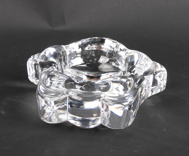 Solid Crystal Ashtray in the Shape of a Flower For Sale at 1stDibs