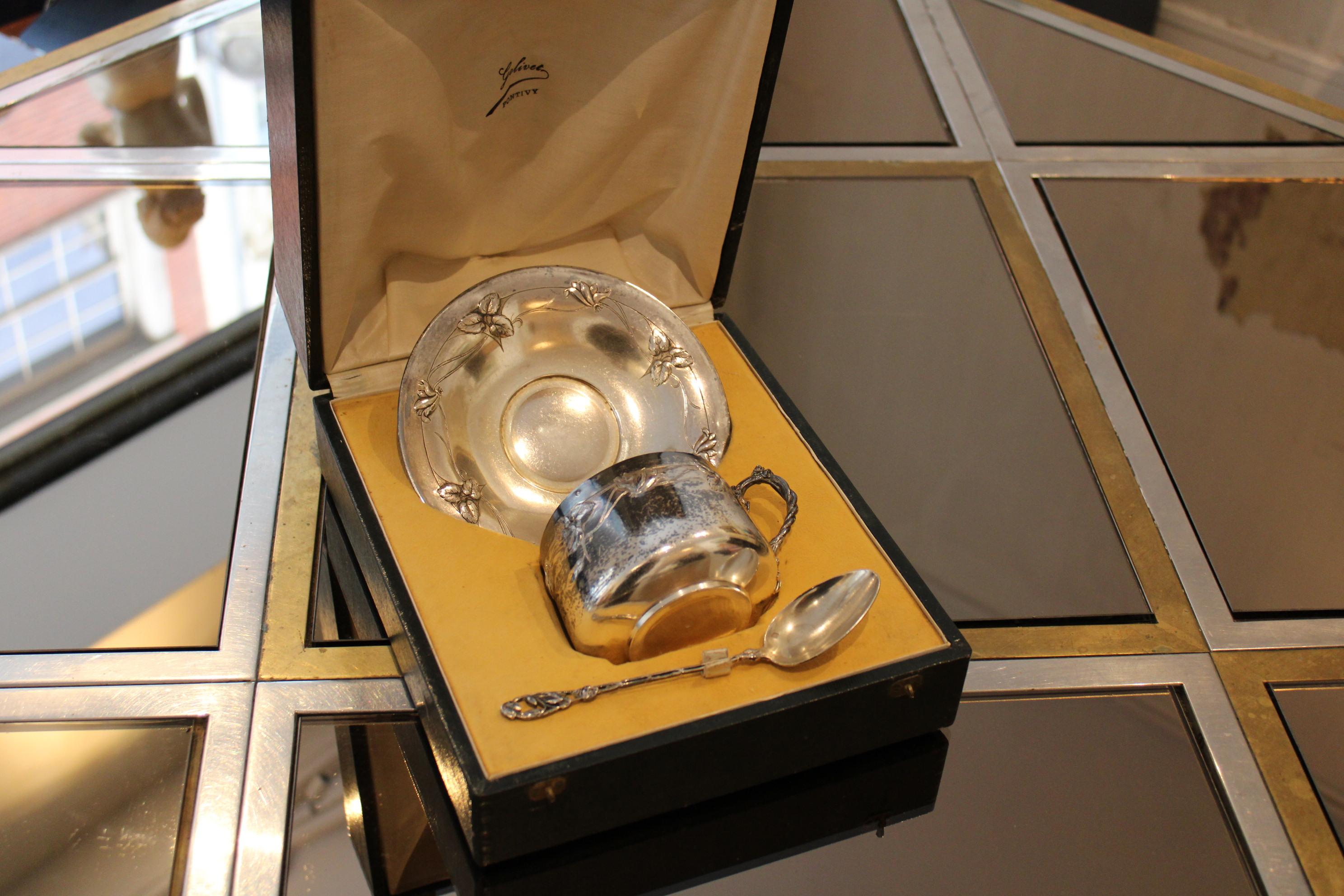 Solid Silver Breakfast in Its Box, 19th Century For Sale at 1stDibs