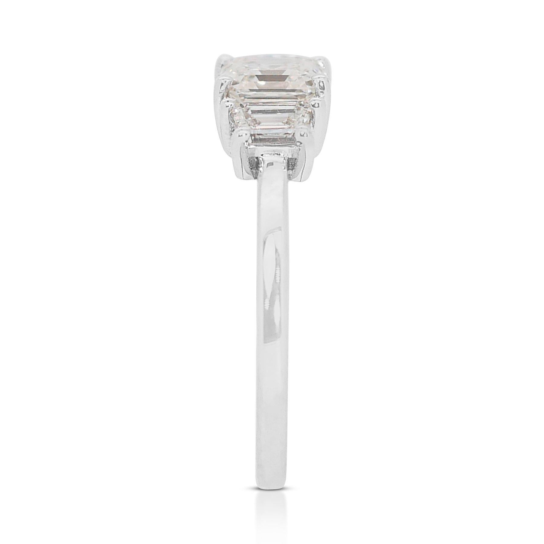 Sophisticated 1.64ct Diamond 3-Stone Ring in 18k White Gold - GIA Certified For Sale at 1stDibs