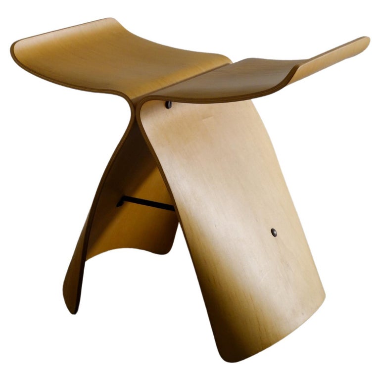 Sori Yanagi "Butterfly" Mid-Century Stool in Plywood Produced by Tendo ca 1980s For Sale at ...