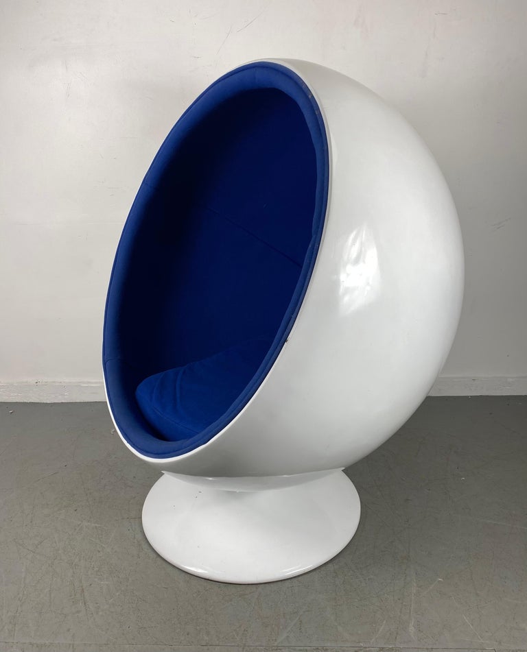 Space Age Contemporary Fiberglass Ball / Globe Chair Style of Eero ...