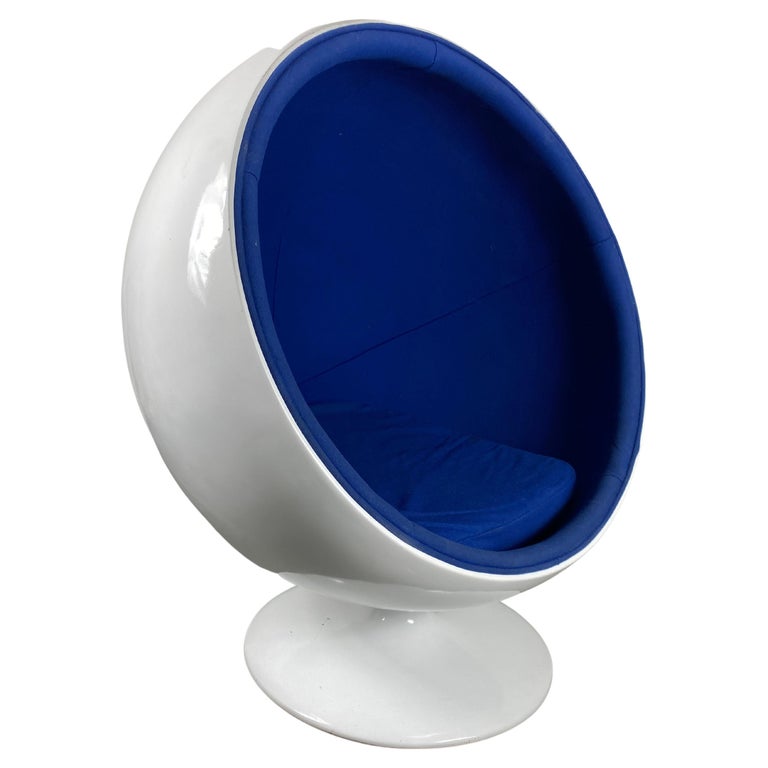 Space Age Contemporary Fiberglass Ball / Globe Chair Style of Eero ...