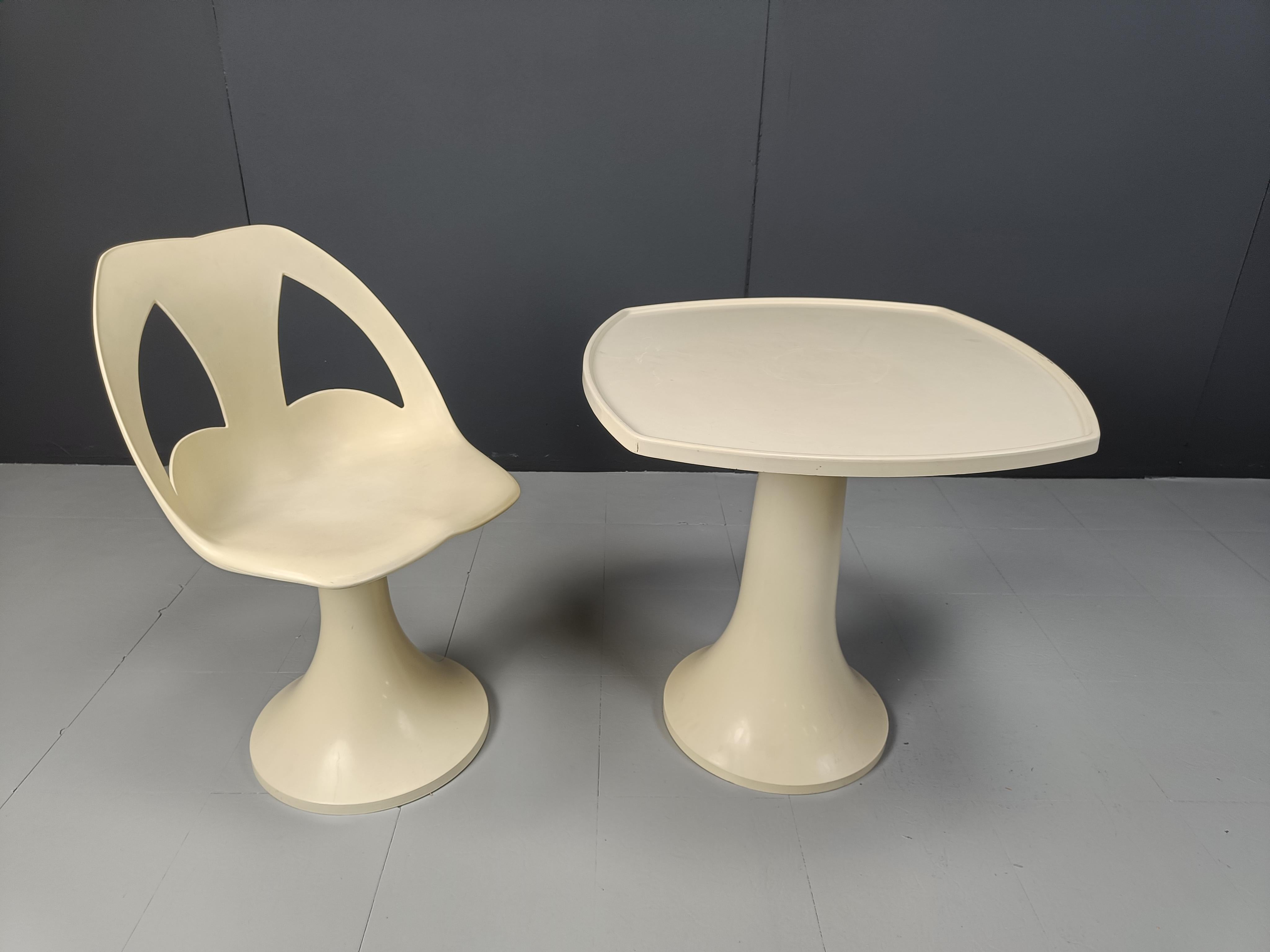 Space age dining set, 1960s For Sale at 1stDibs