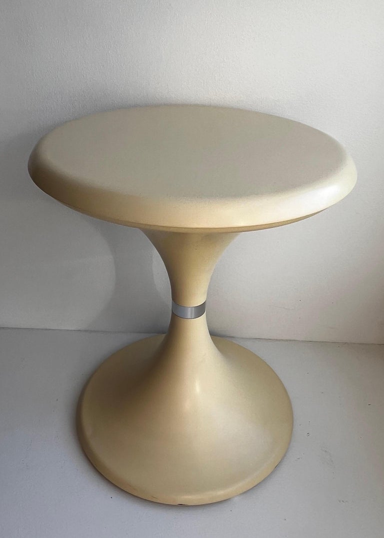 Space Age-Beistelltisch / Hocker im Stil von I. Gardella and A. Castelli, ca. 1960er Jahre im ...