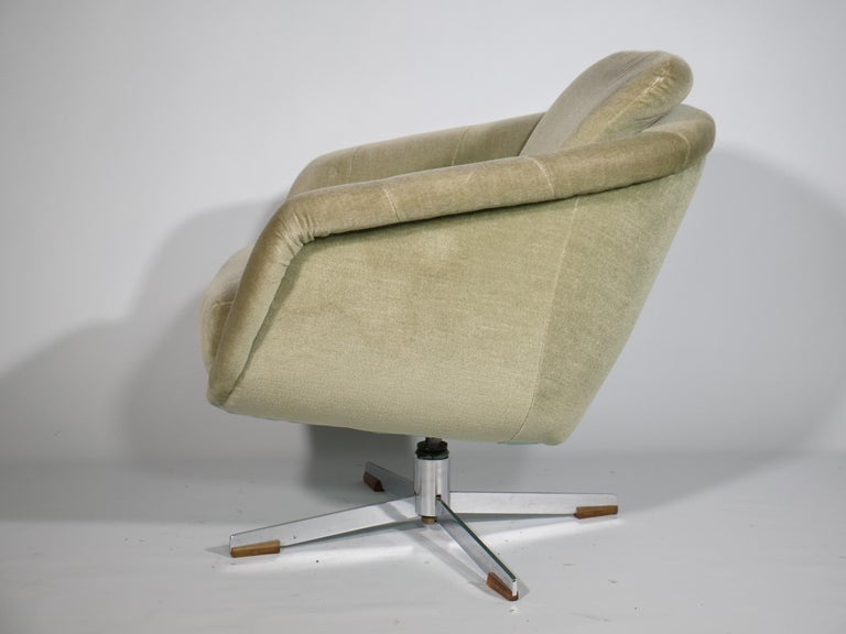 Space Age Lounge Sessel Mid Century Modern Drehsessel aus Velours ...