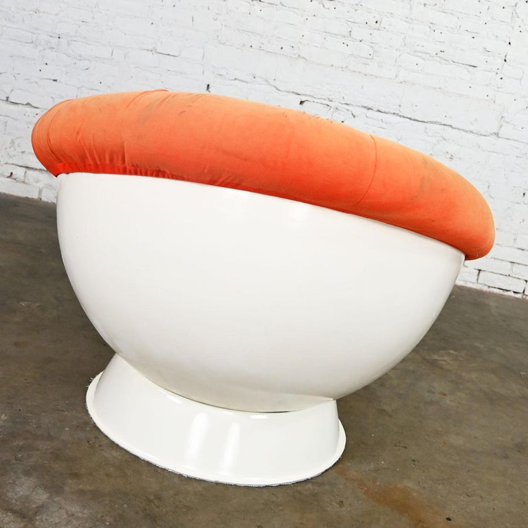 Space Age Mod White Fiberglass Ball Chair Style Girasole Chair Luciano ...