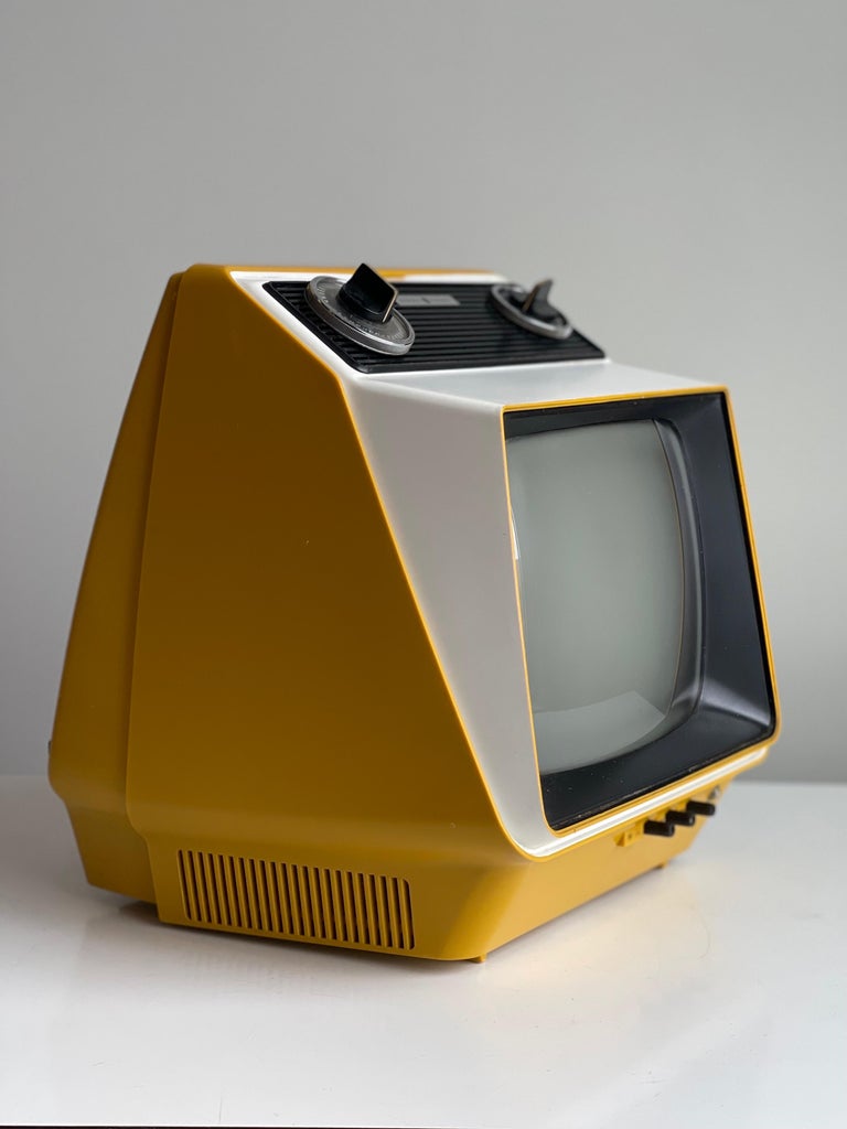 Space Age Retro Yellow Television T.V. Set by G. E. 1975 Works at ...
