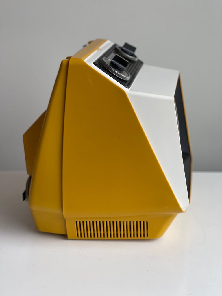 Space Age Retro Yellow Television T.V. Set by G. E. 1975 Works at ...