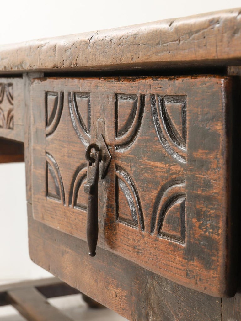 Spanish 17th Century Carved Desk For Sale at 1stDibs