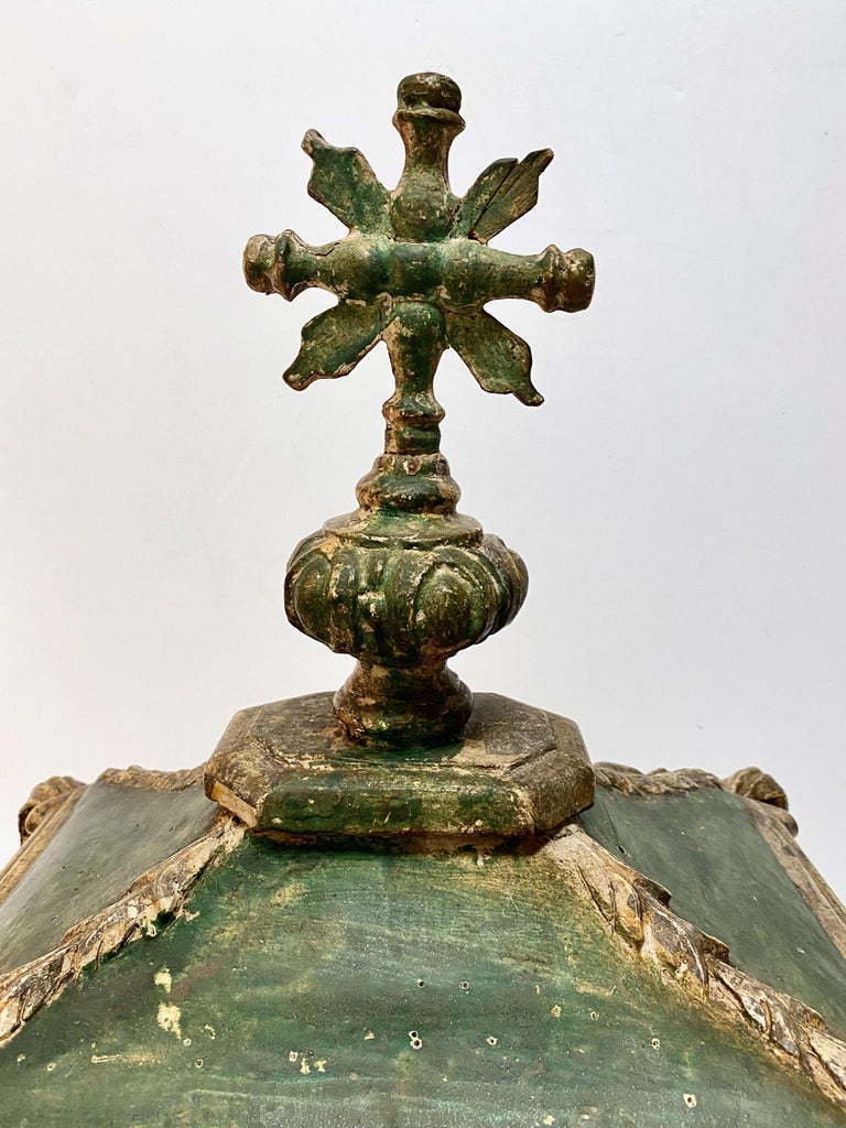 Spanish Colonial Gilt Wood Reliquary or Table Box For Sale at 1stDibs