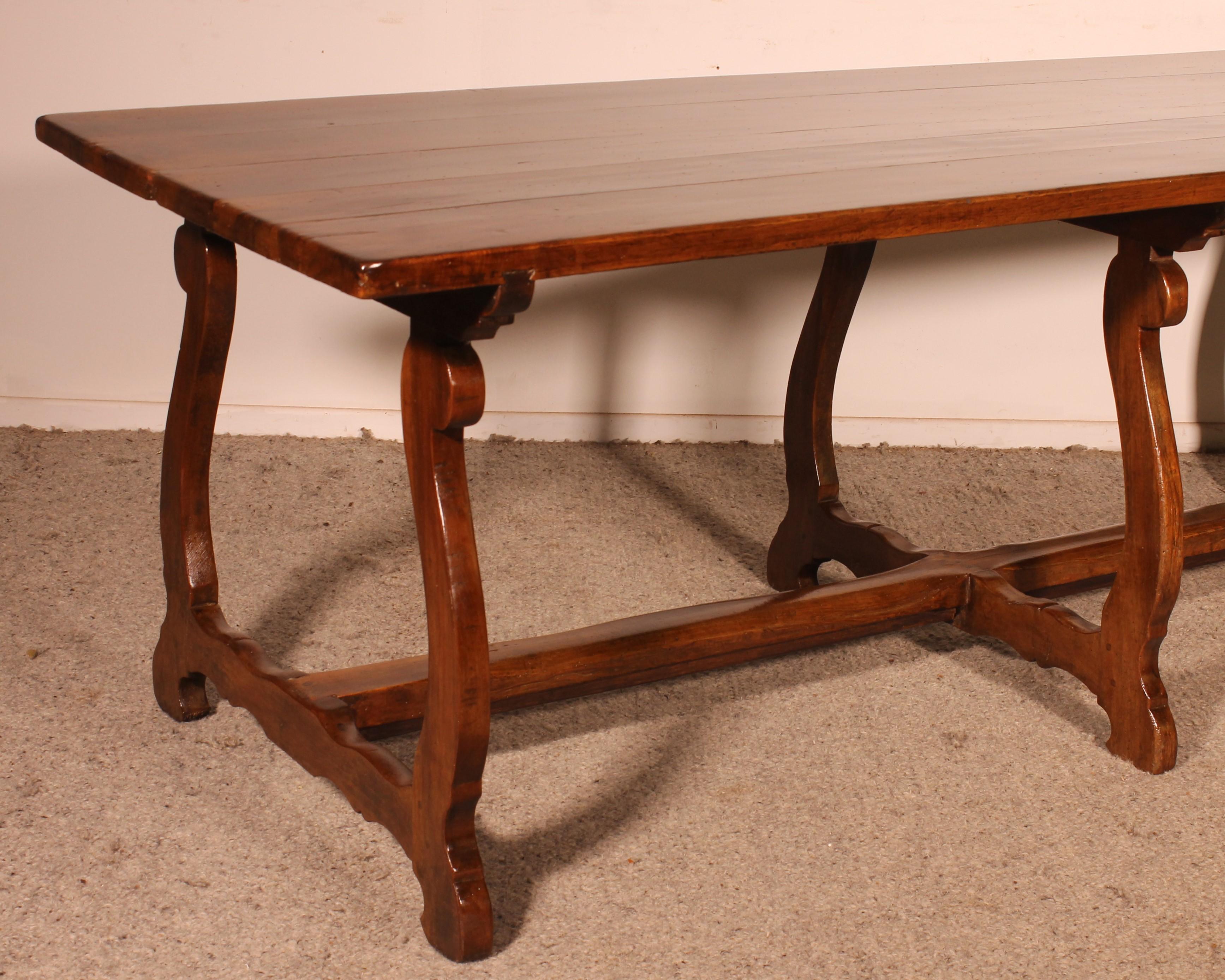 Spanish Dining Room Table In Walnut -17th Century For Sale at 1stDibs