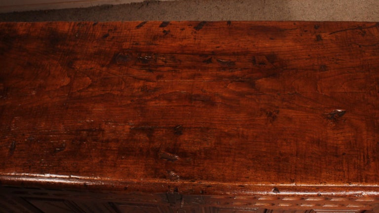 Spanish Renaissance Chest in Walnut, 16th Century For Sale at 1stDibs
