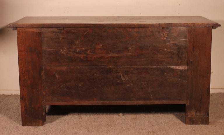 Spanish Renaissance Chest in Walnut, 16th Century For Sale at 1stDibs