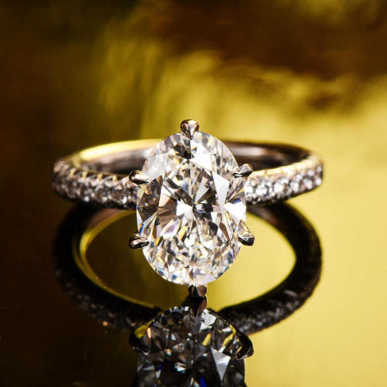 Funkelnder 3,42ct GIA Oval Diamant Platin Verlobungsring im Angebot bei ...