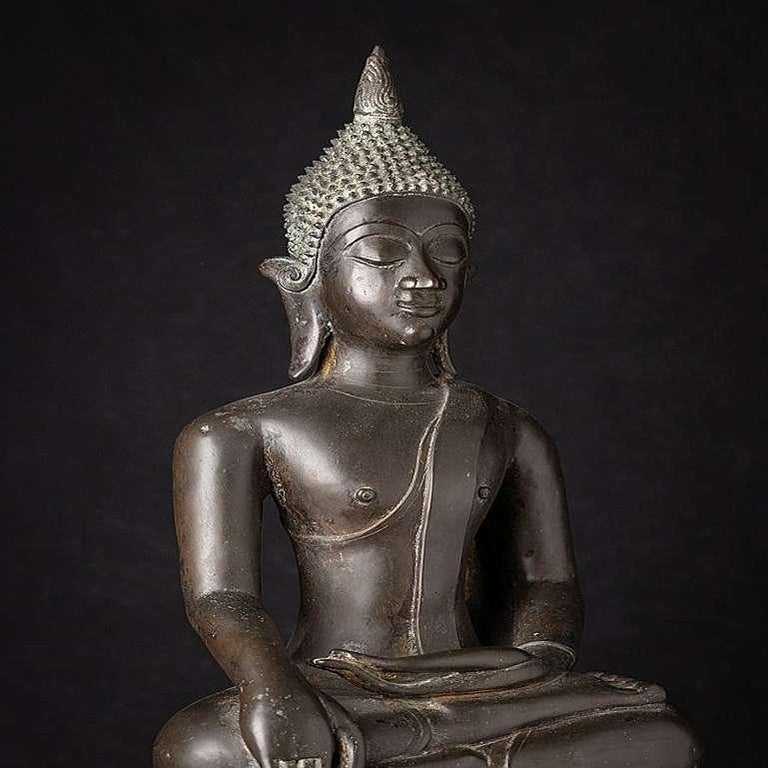 Special antique bronze Lao Buddha statue from Laos For Sale at 1stDibs