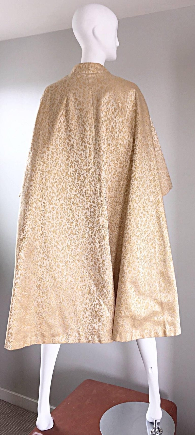 Spectacular Vintage 1950s Gold and Ivory Silk Brocade Opera Trapeze ...