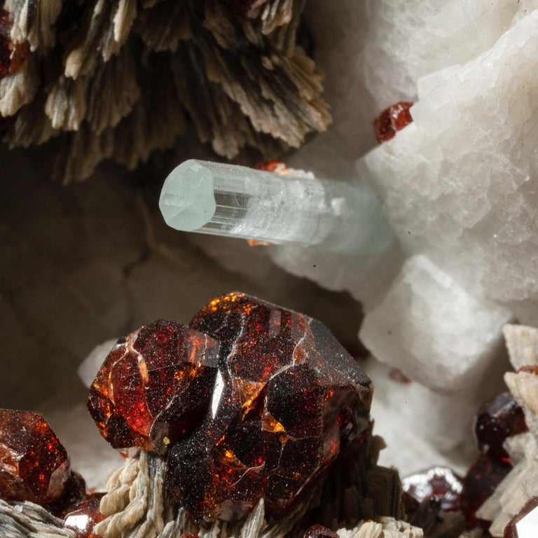 Spessartine Garnet with Muscovite on Albite Matrix From Fujian, China ...