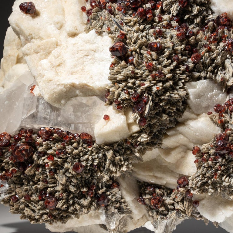 Spessartine Garnet with Muscovite on Albite Matrix From Fujian, China ...