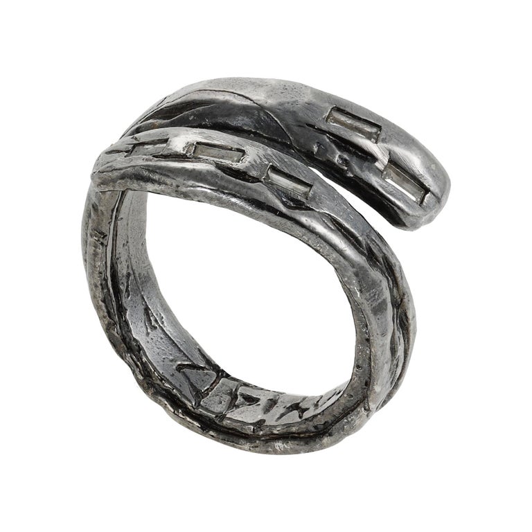 Spine Ring Set in Gold with Diamond Baguettes For Sale at 1stDibs