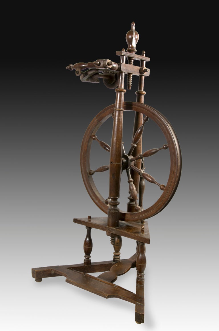 Spinning Wheel, Walnut Wood, 19th Century For Sale at 1stDibs