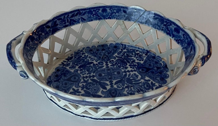 Spode Blue and White Flower Cross Chestnut Basket For Sale at 1stDibs