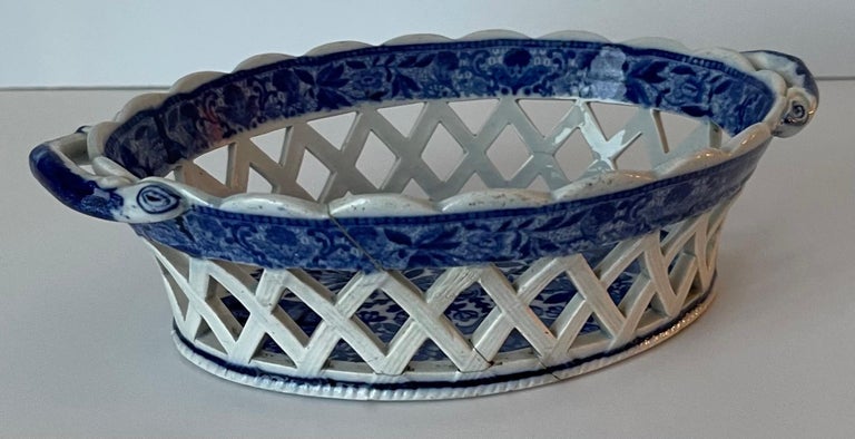 Spode Blue and White Flower Cross Chestnut Basket For Sale at 1stDibs