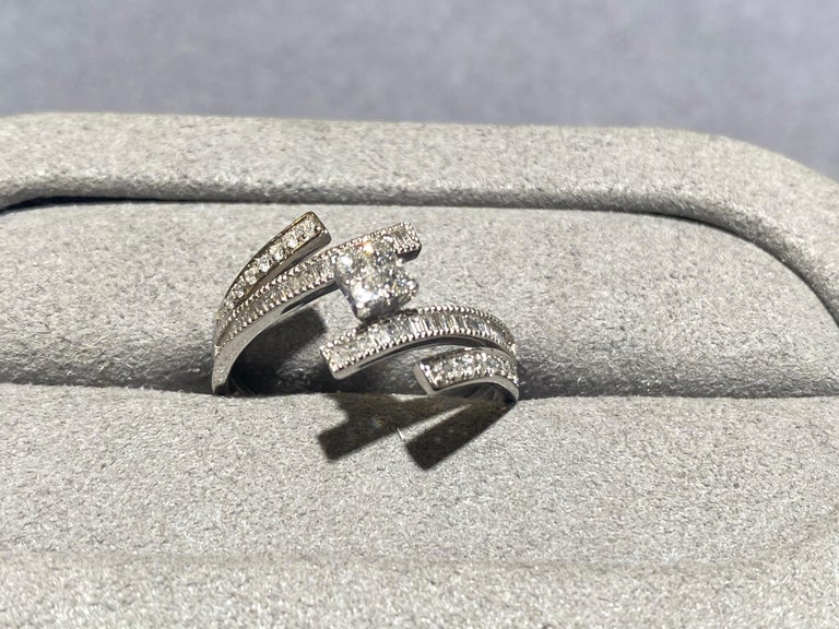 Square Diamond Ring in 18k White Gold For Sale at 1stDibs