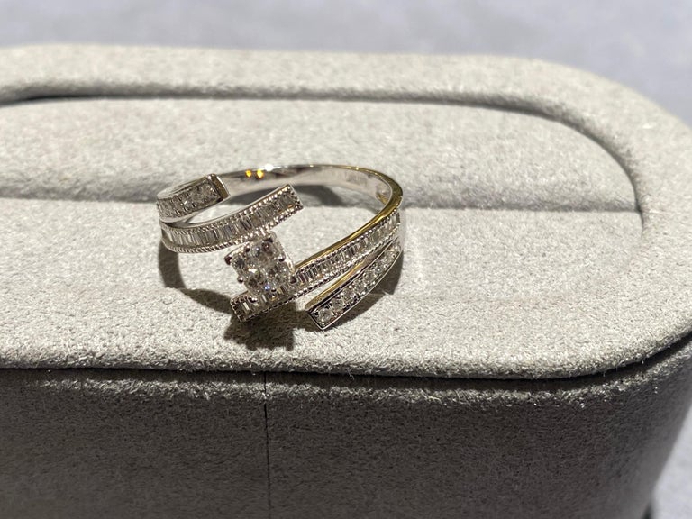 Square Diamond Ring in 18k White Gold For Sale at 1stDibs