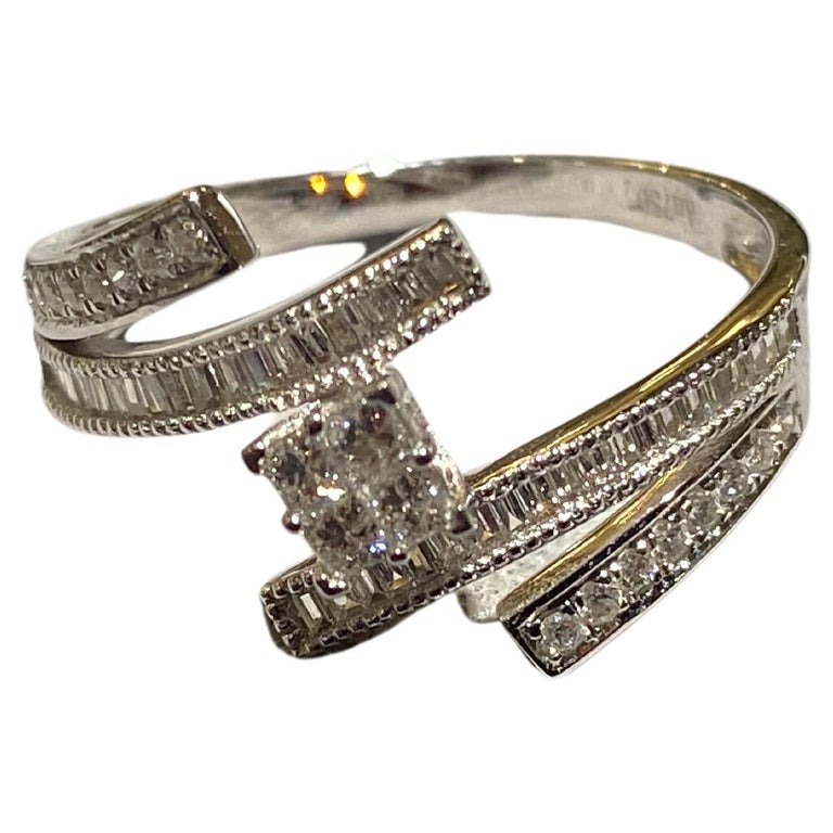 Square Diamond Ring in 18k White Gold For Sale at 1stDibs