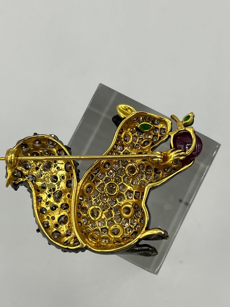Squirrel Brooch 18 K Diamond For Sale at 1stDibs
