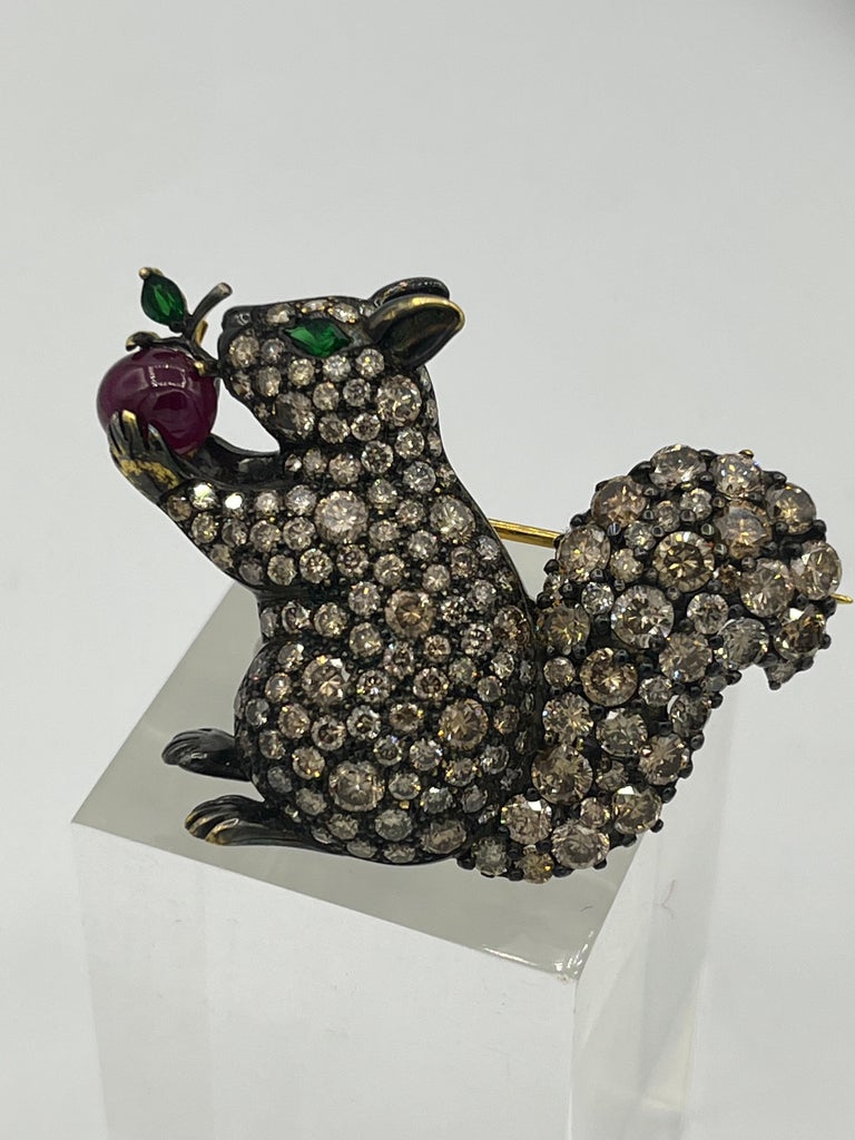 Squirrel Brooch 18 K Diamond For Sale at 1stDibs