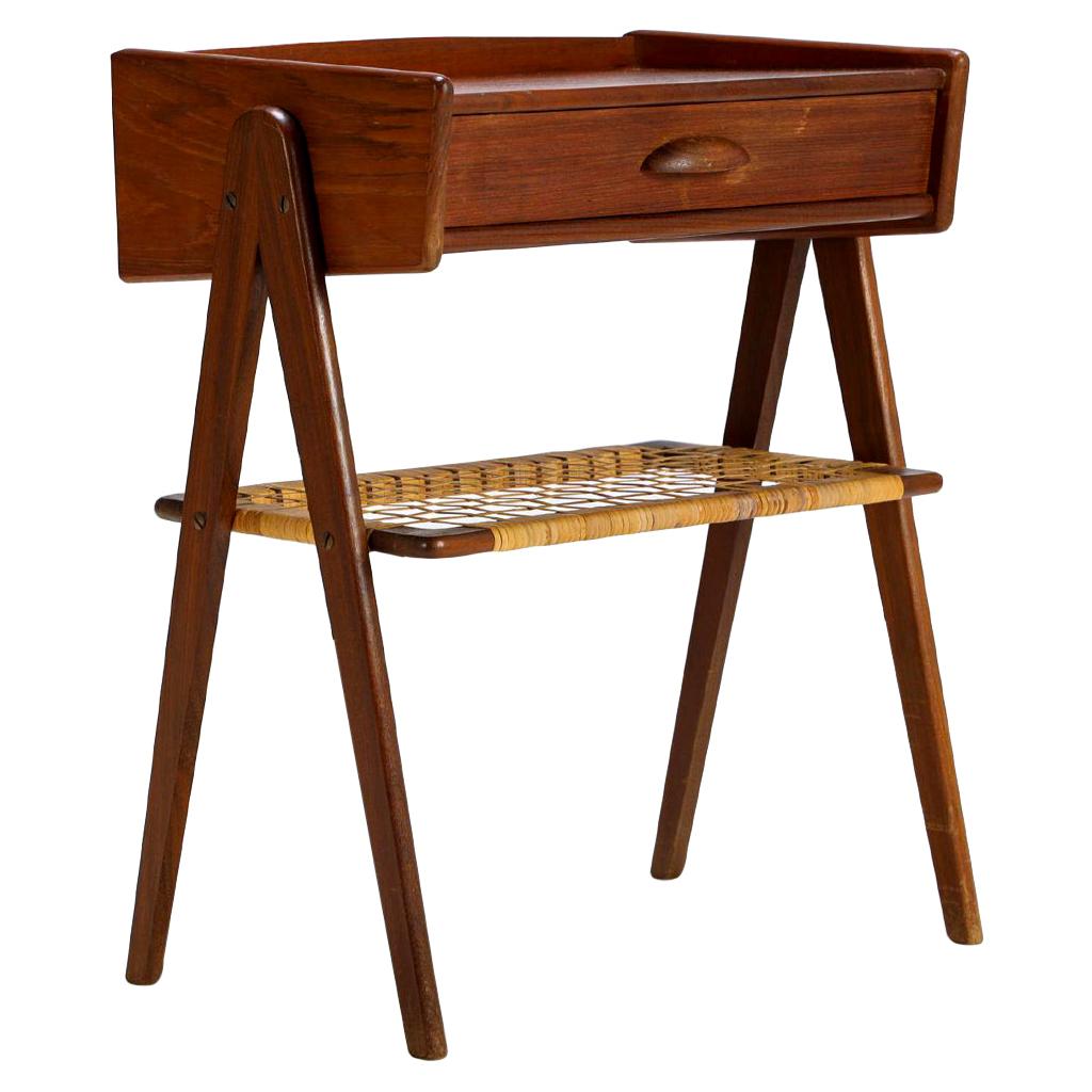 Pair of V-Legged Nightstands by Søren Rasmussen For Sale at 1stDibs