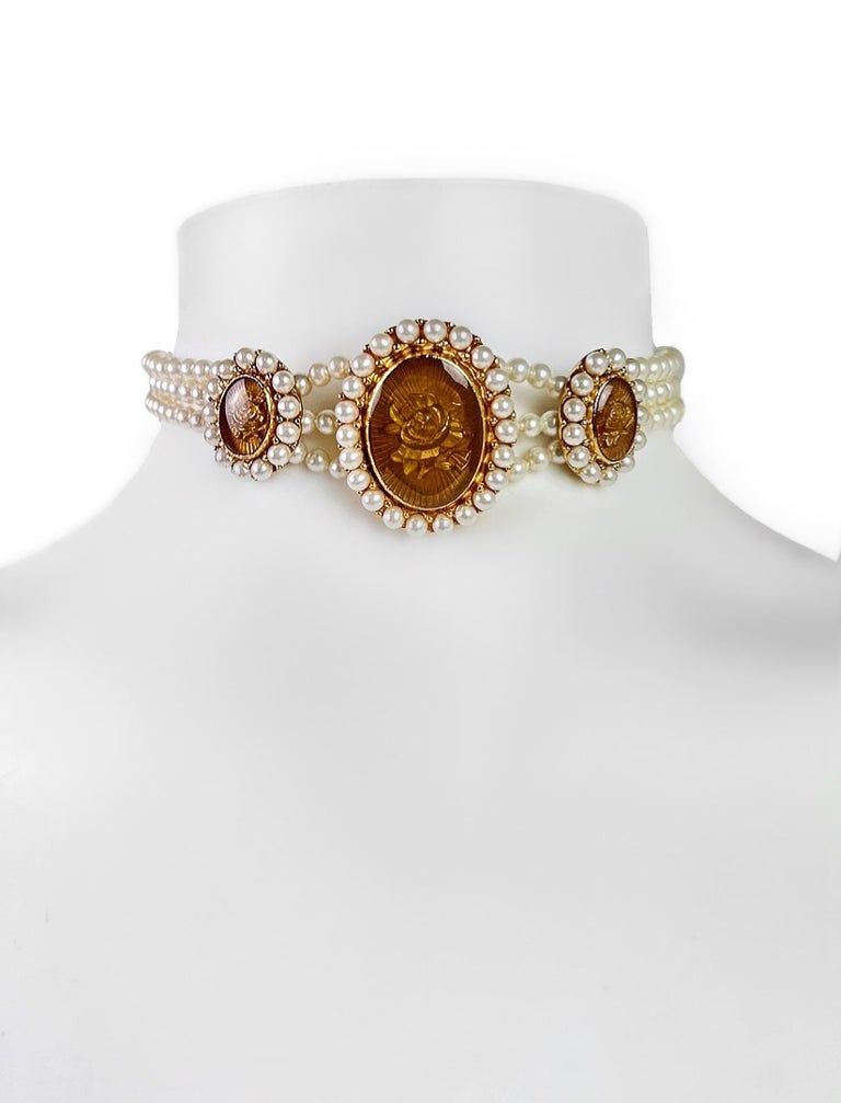 SS 1998 Dior by John Galliano Cameo Faux Pearl Choker Necklace at 1stDibs