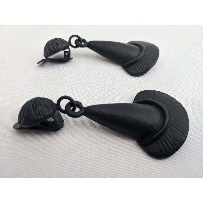 SS20 Moschino Couture Jeremy Scott Witch Hat Matte Black Clip on ...