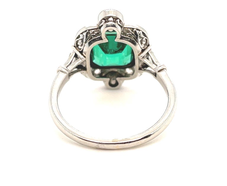 SSEF Certified 2.22 Carats Colombian Emerald and Diamond Art-Deco Ring For Sale at 1stDibs