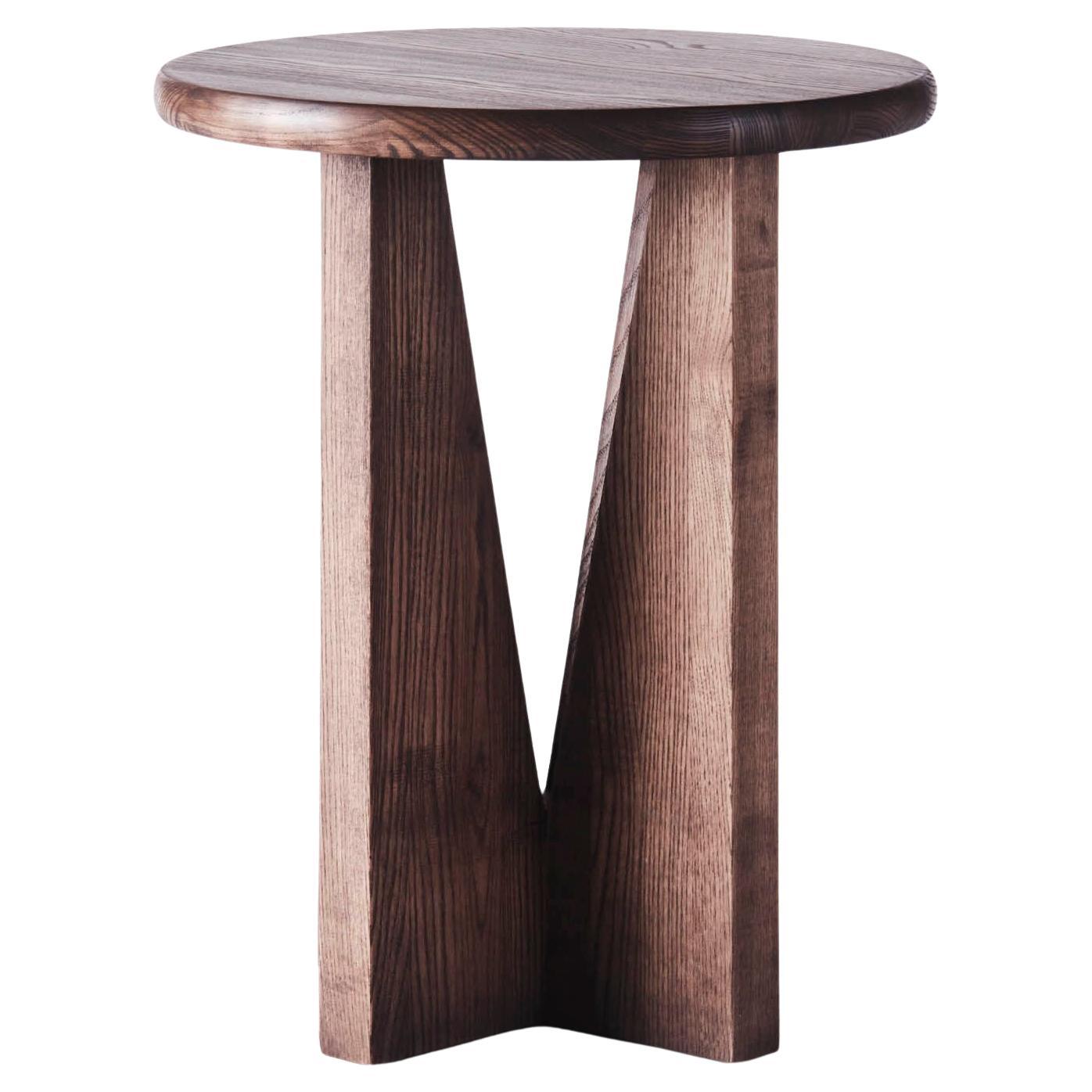 Stained Ash Side Table with V-Shaped Base, Model V For Sale at 1stDibs