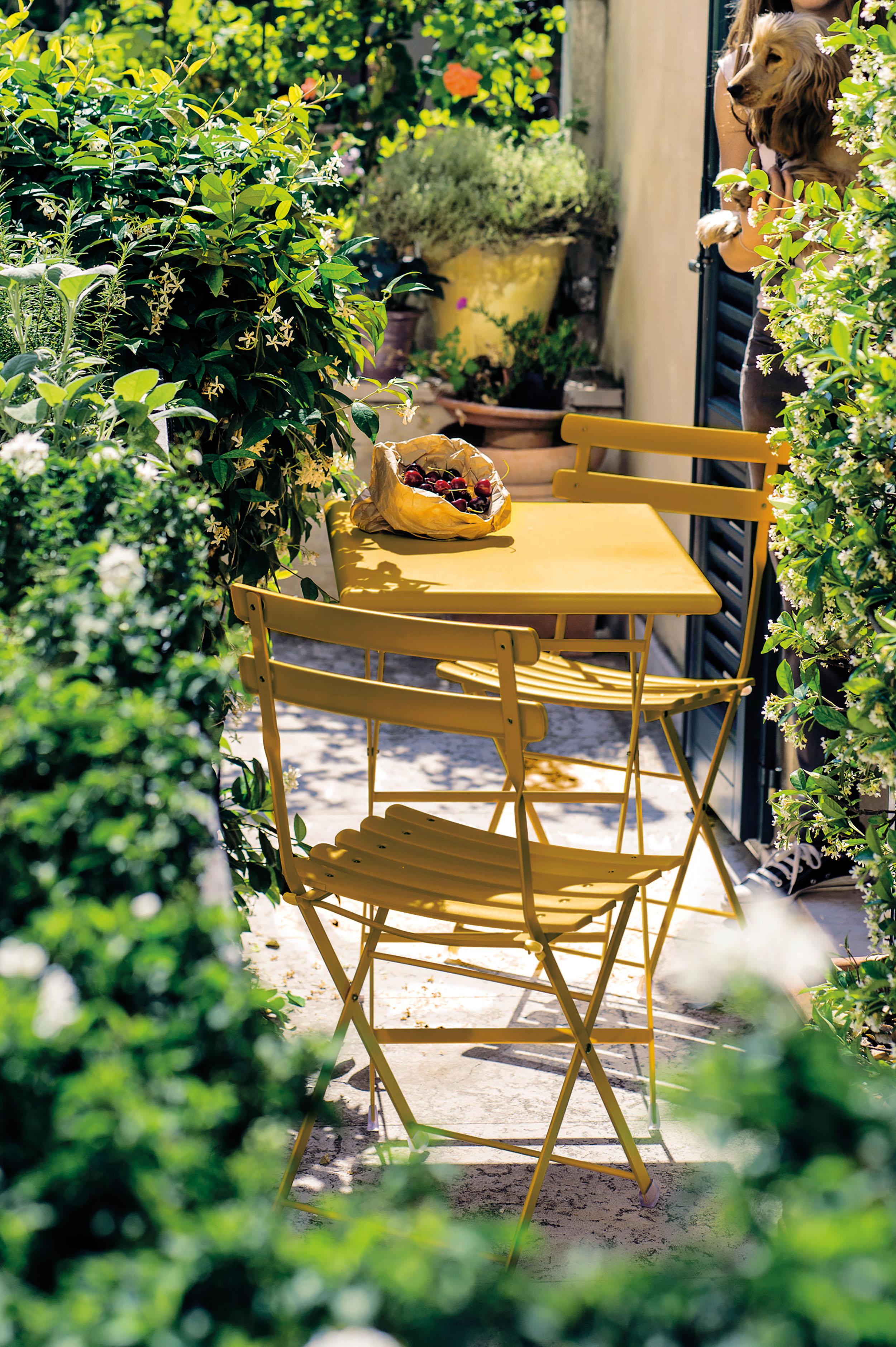 Steel EMU Arc en ciel - Set 2 folding chairs 1 folding table For Sale ...