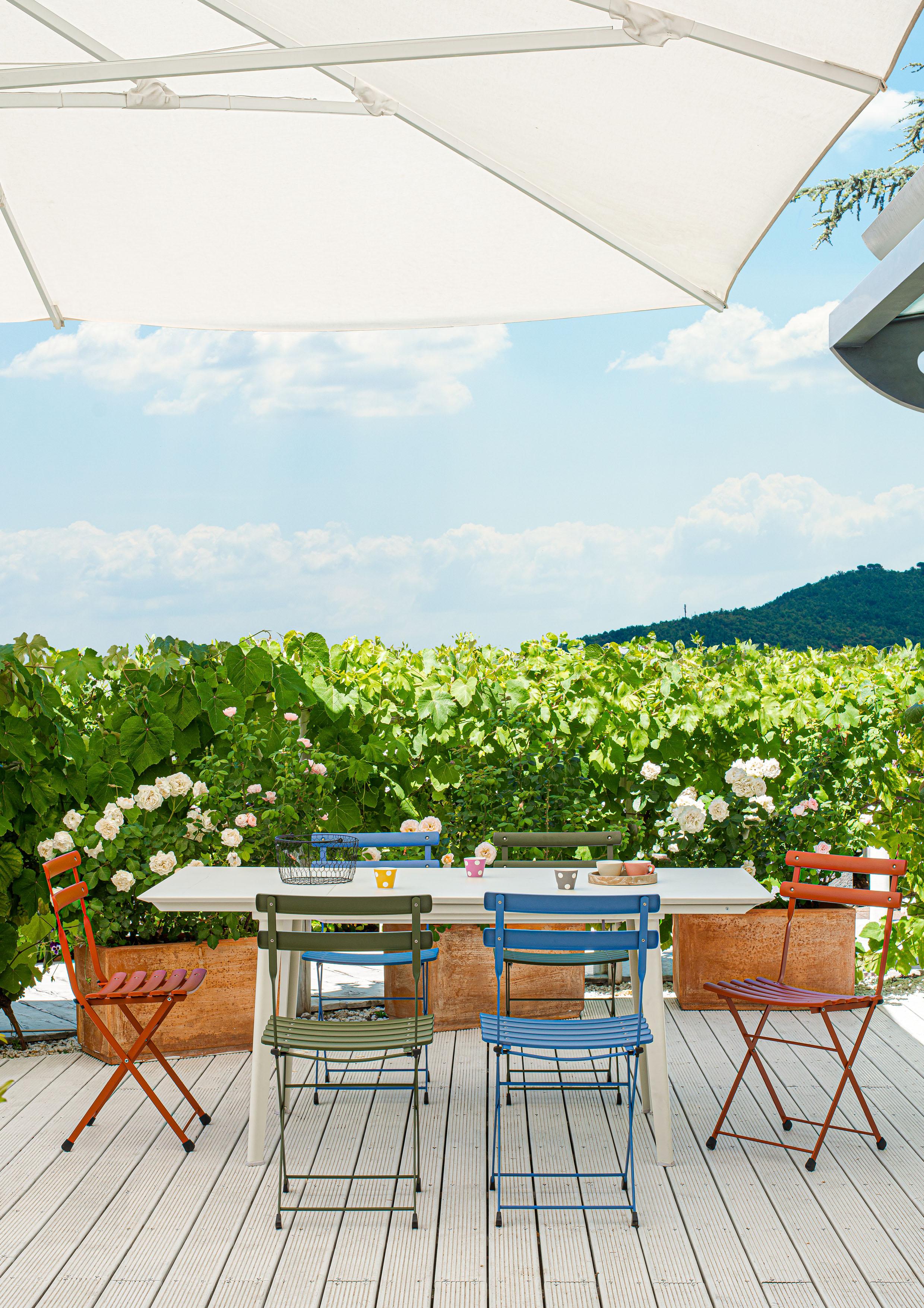 Steel EMU Arc en ciel - Set 2 folding chairs 1 folding table For Sale ...