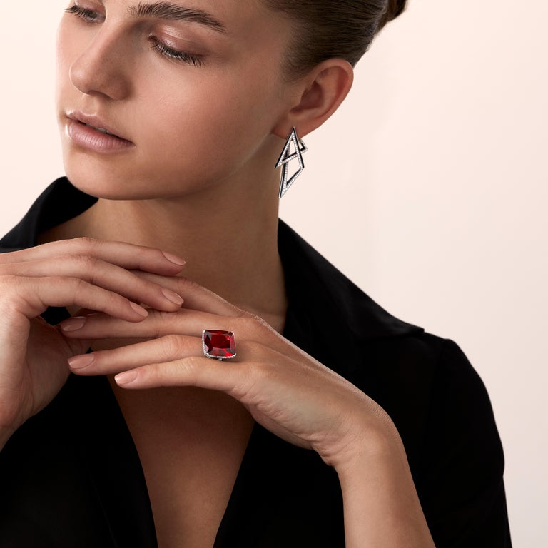 Stephen Webster Vertigo Infinity 18 Karat White Gold and White Diamond Hoops For Sale at 1stDibs