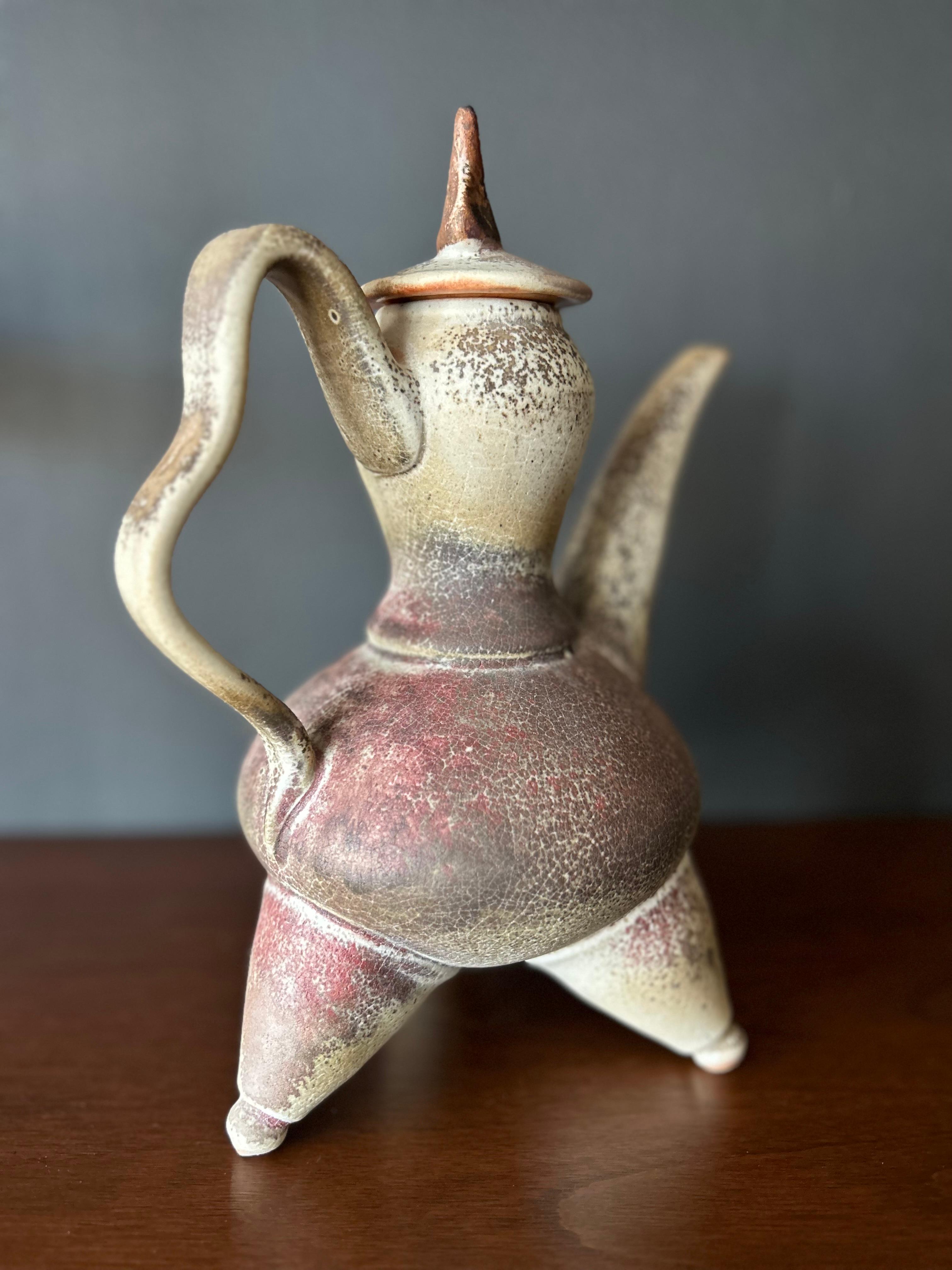 Steve Loucks Skulpturale postmoderne Keramik-Teekanne im Angebot bei ...