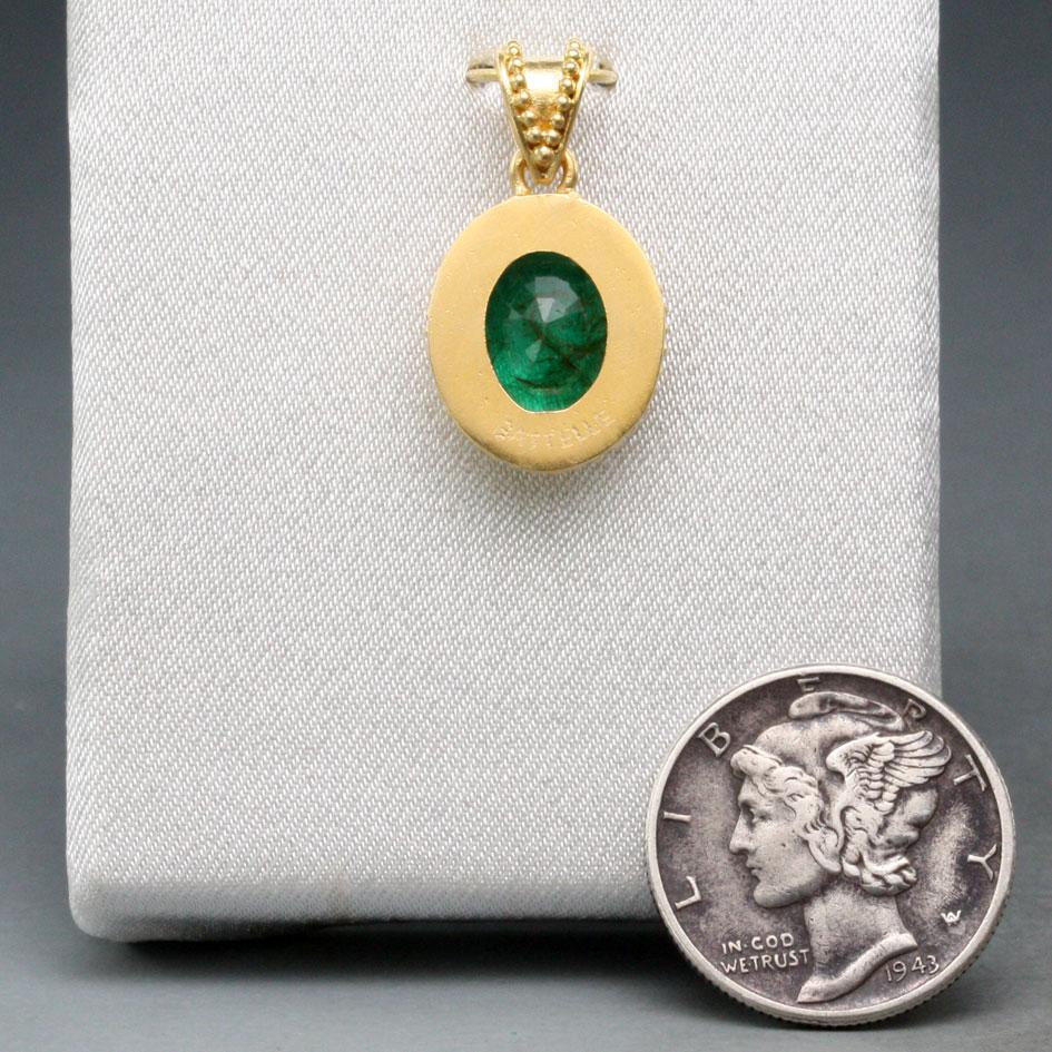 2.2 Carats Emerald Diamond 18k Gold Pendant For Sale at 1stDibs