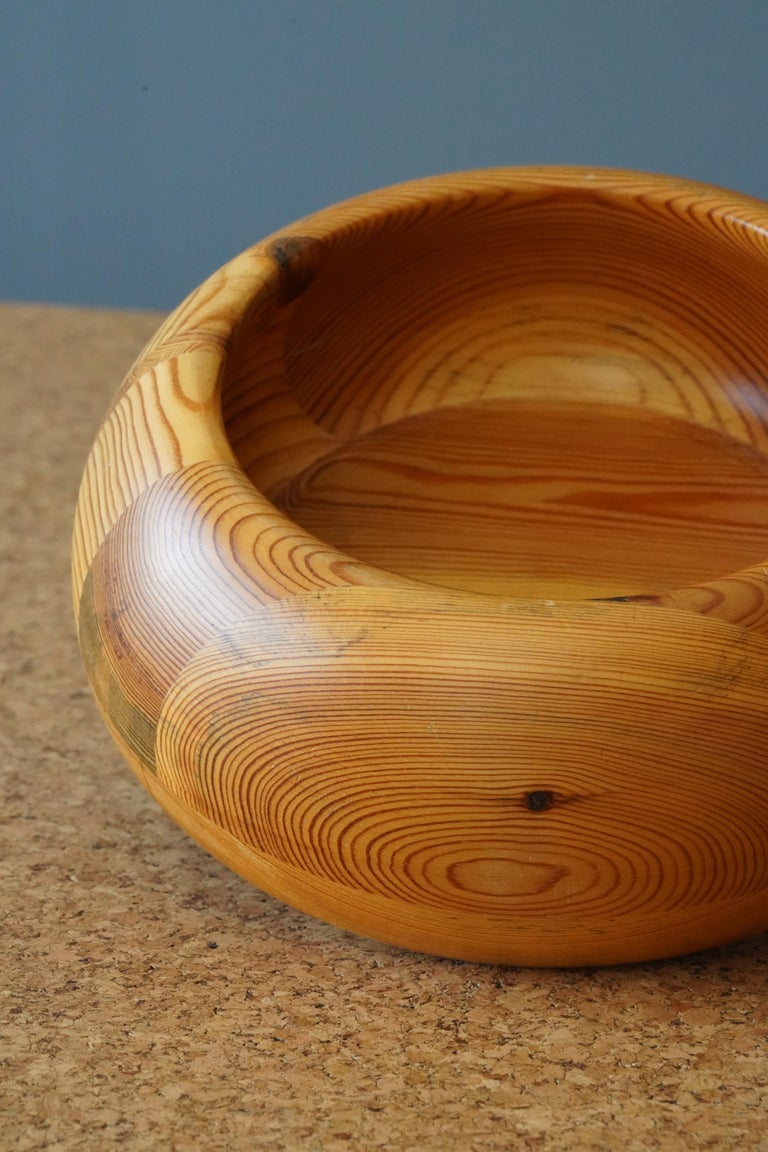 Stig Johnsson, Bowl, Solid Pine, Smålandsslöjd, Värnamo, Sweden, 1970s ...