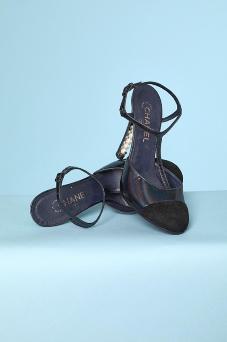Stiletto in navy blue leather, black suede and pearls Chanel For Sale ...