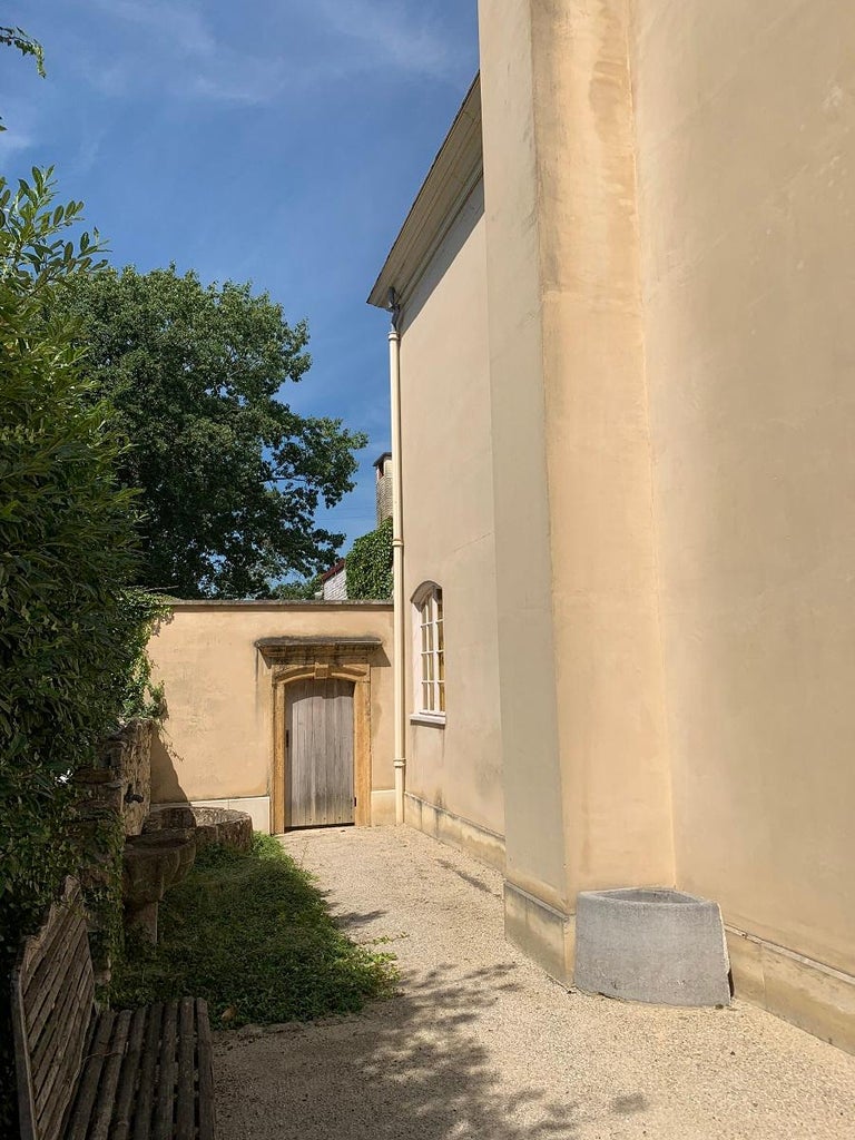 Stone Corner Planter For Sale at 1stDibs