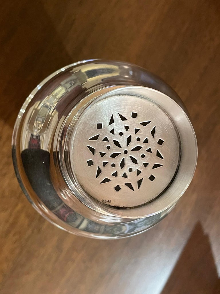 Streamlined Art Deco French Silver Plated Cocktail Shaker For Sale at ...