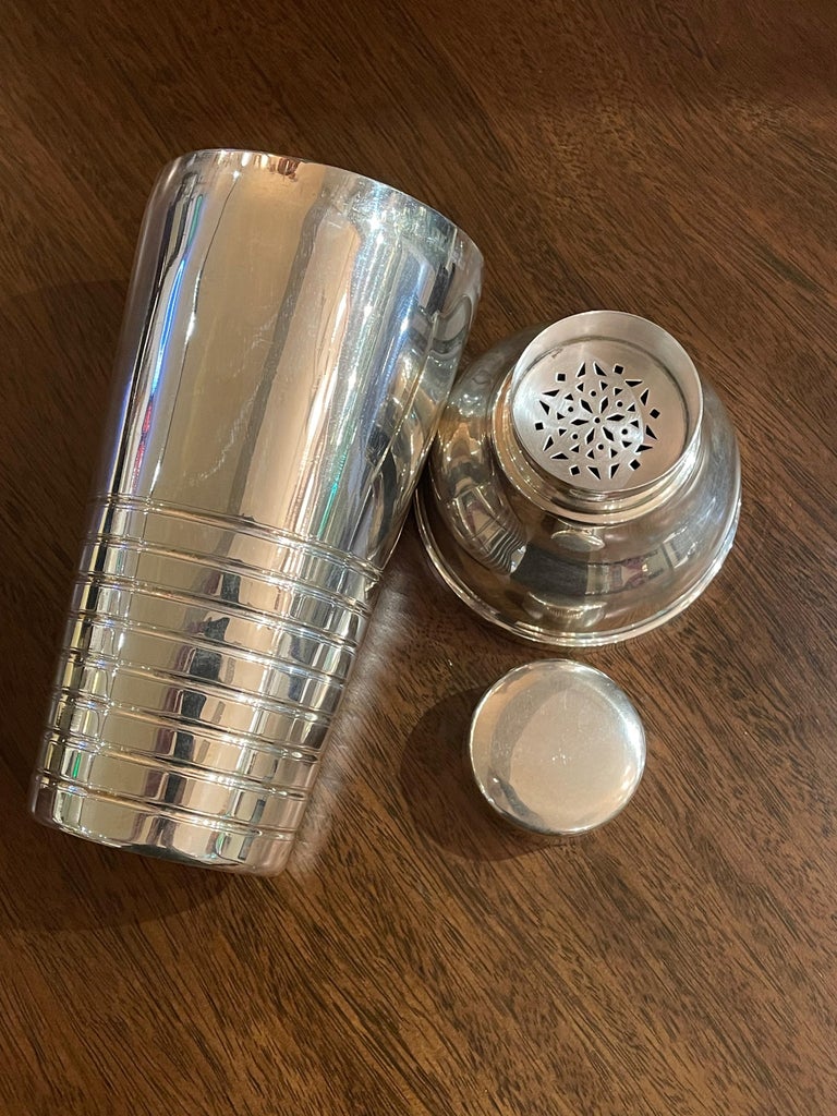 Streamlined Art Deco French Silver Plated Cocktail Shaker For Sale at ...