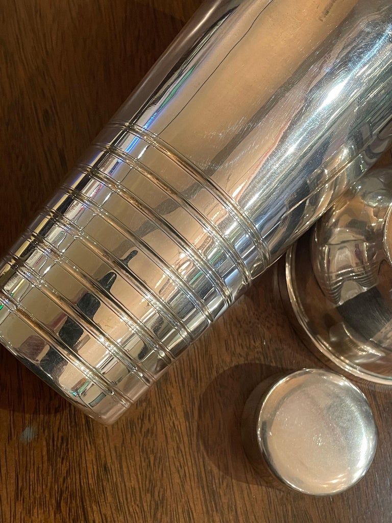 Streamlined Art Deco French Silver Plated Cocktail Shaker For Sale at ...