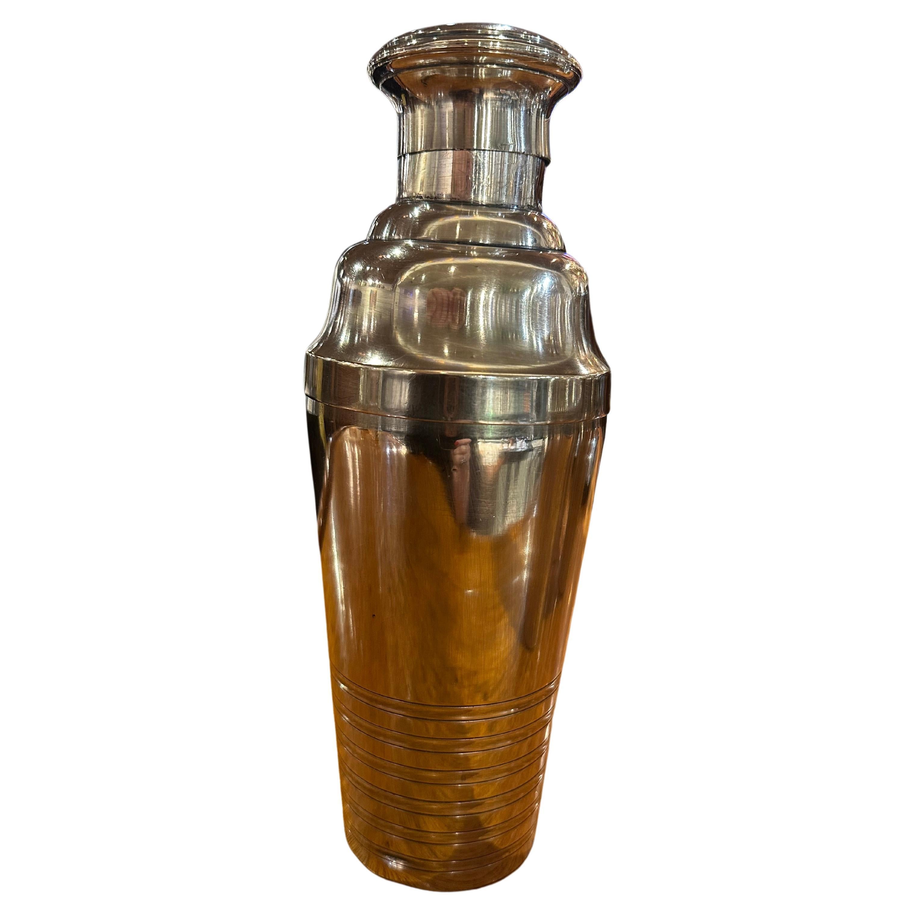 Streamlined Cocktail Shaker in Silverplate For Sale at 1stDibs
